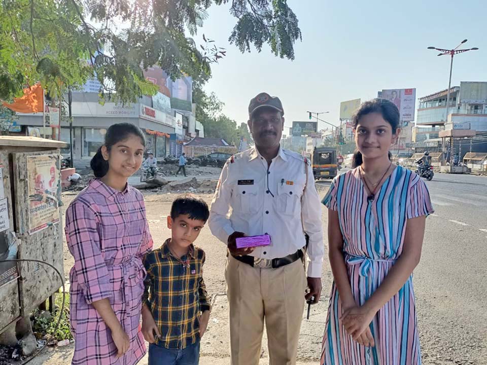 Diwali celebration 2022 with 121 TRAFFIC POLICE OFFICERS by LAMA FERA ...